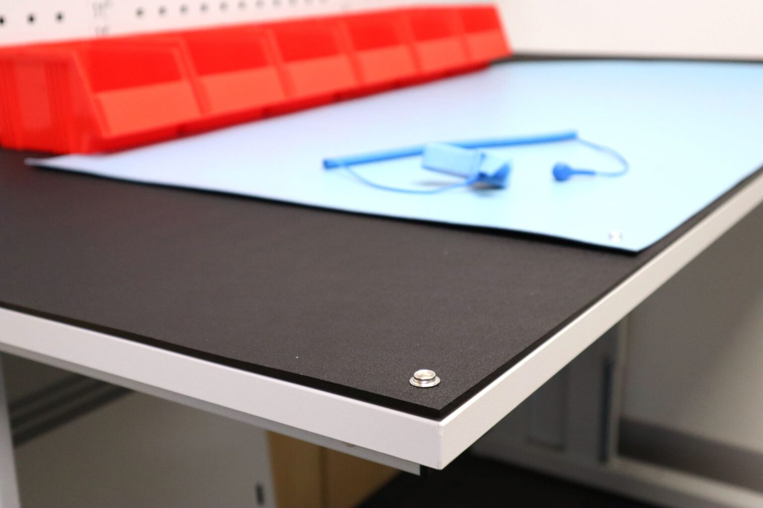 Rhino XtraTuff ESD Workbench Protection Mat